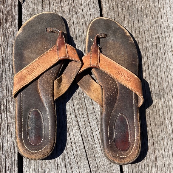 Bass | Shoes | Vintage Bass Womens Leather Flip Flops | Poshmark